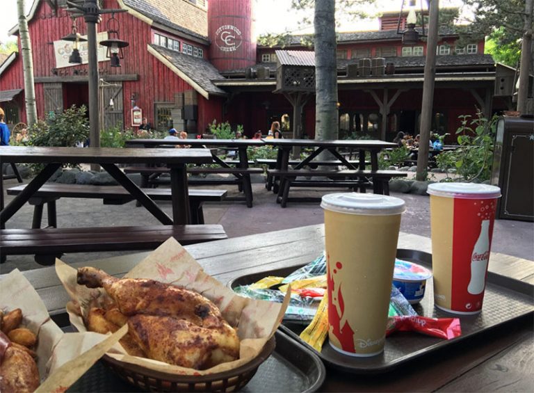 Cowboy Cookout Barbecue - Restaurant Disneyland - Parc de Paris